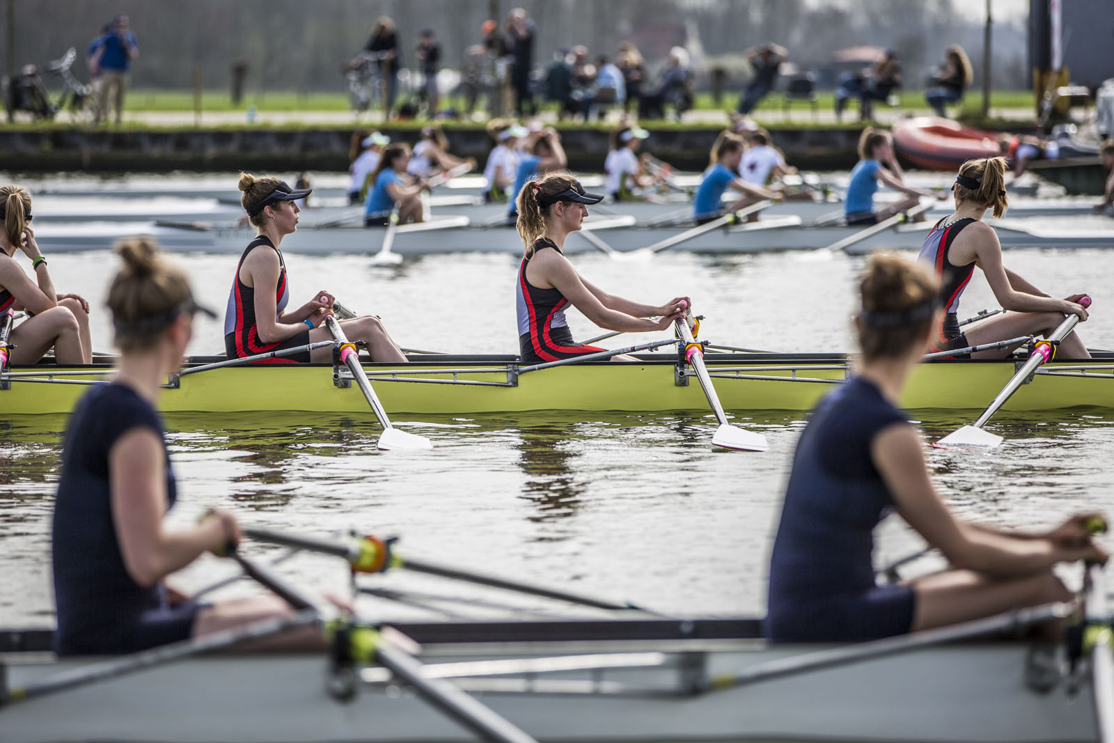 Foto’s: Roeien en naaktzwemmen tijdens 135e editie Varsity | De ...