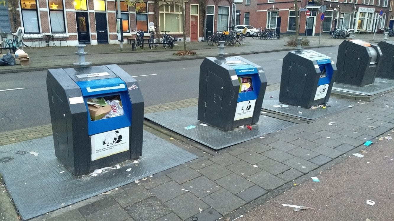 Een dag uit het leven van een papiercontainer in Utrecht: vol, voller ...