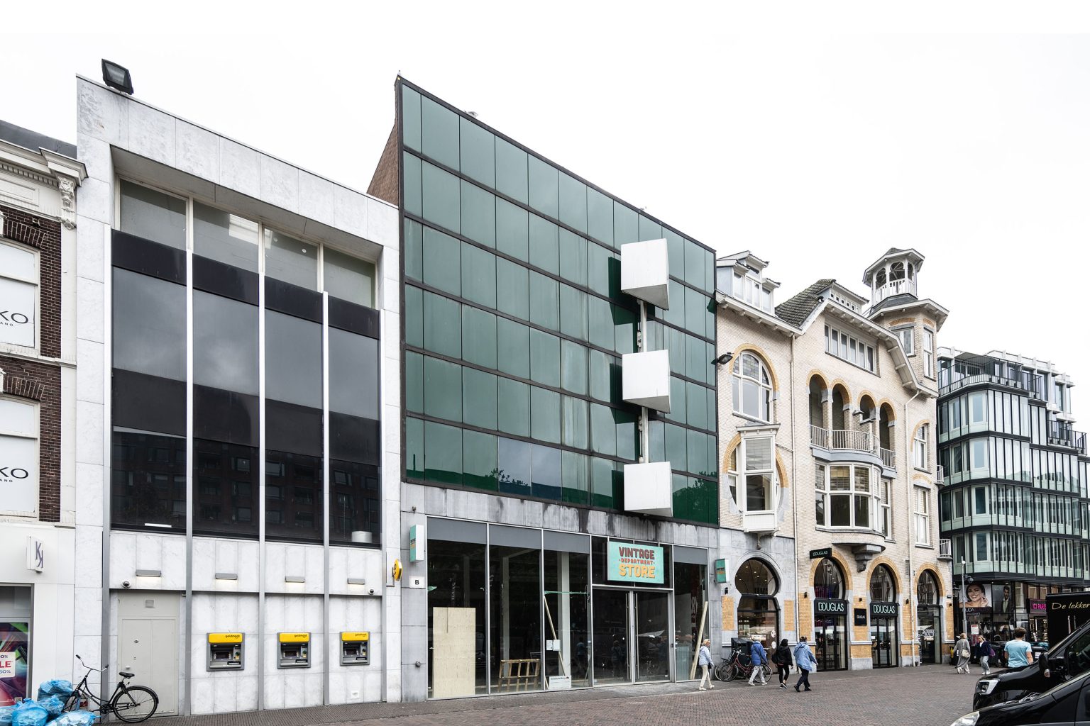 Bekende groene gevel aan het Vredenburg in Utrecht maakt plaats voor ...