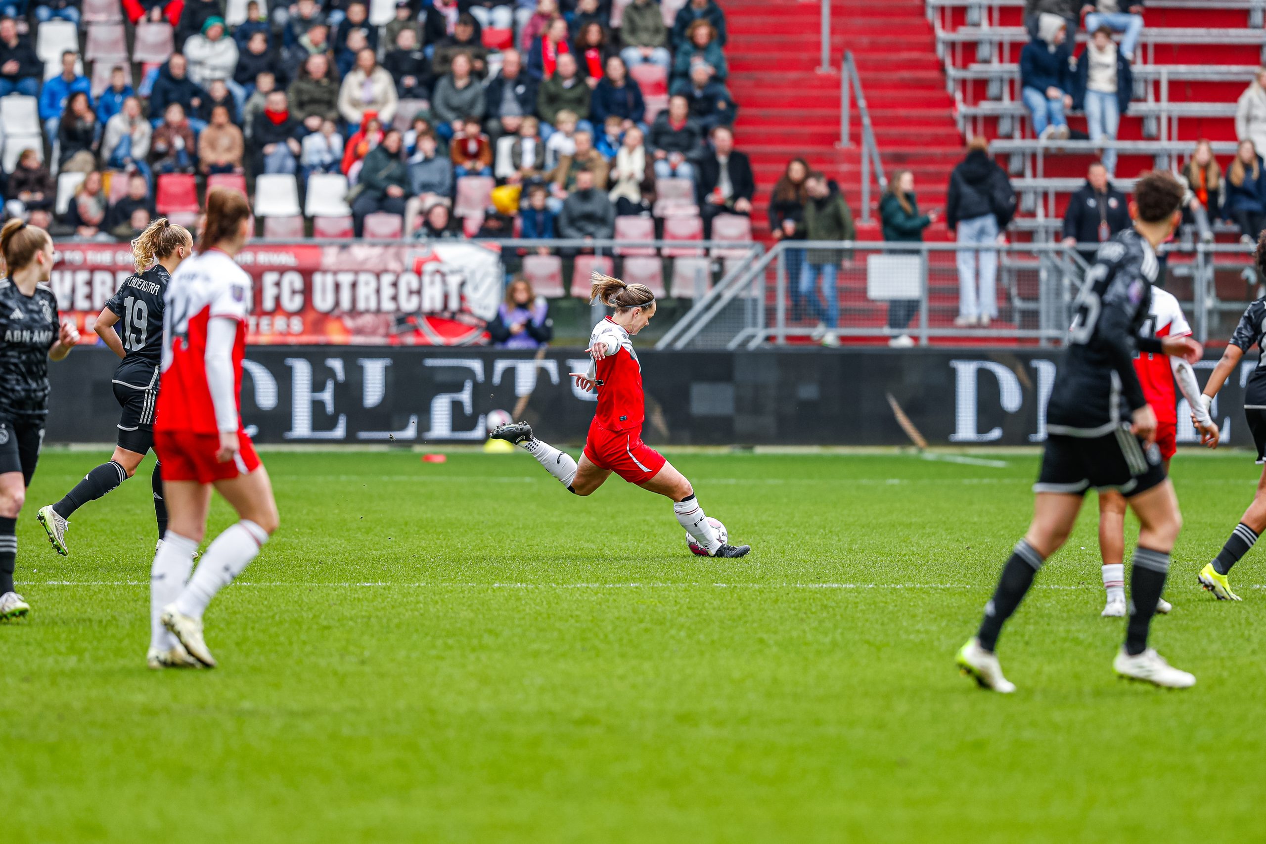 FC Utrecht Vrouwen verliest van Ajax Vrouwen, maar met opgeheven hoofd ...