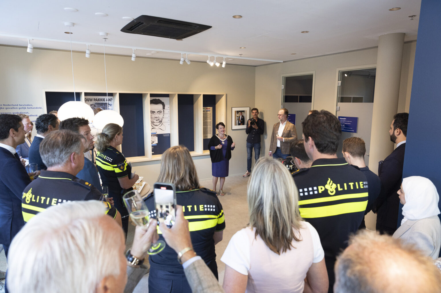 Utrecht heeft aan het Stationsplein eerste politiebureau van Nederland zonder agenten